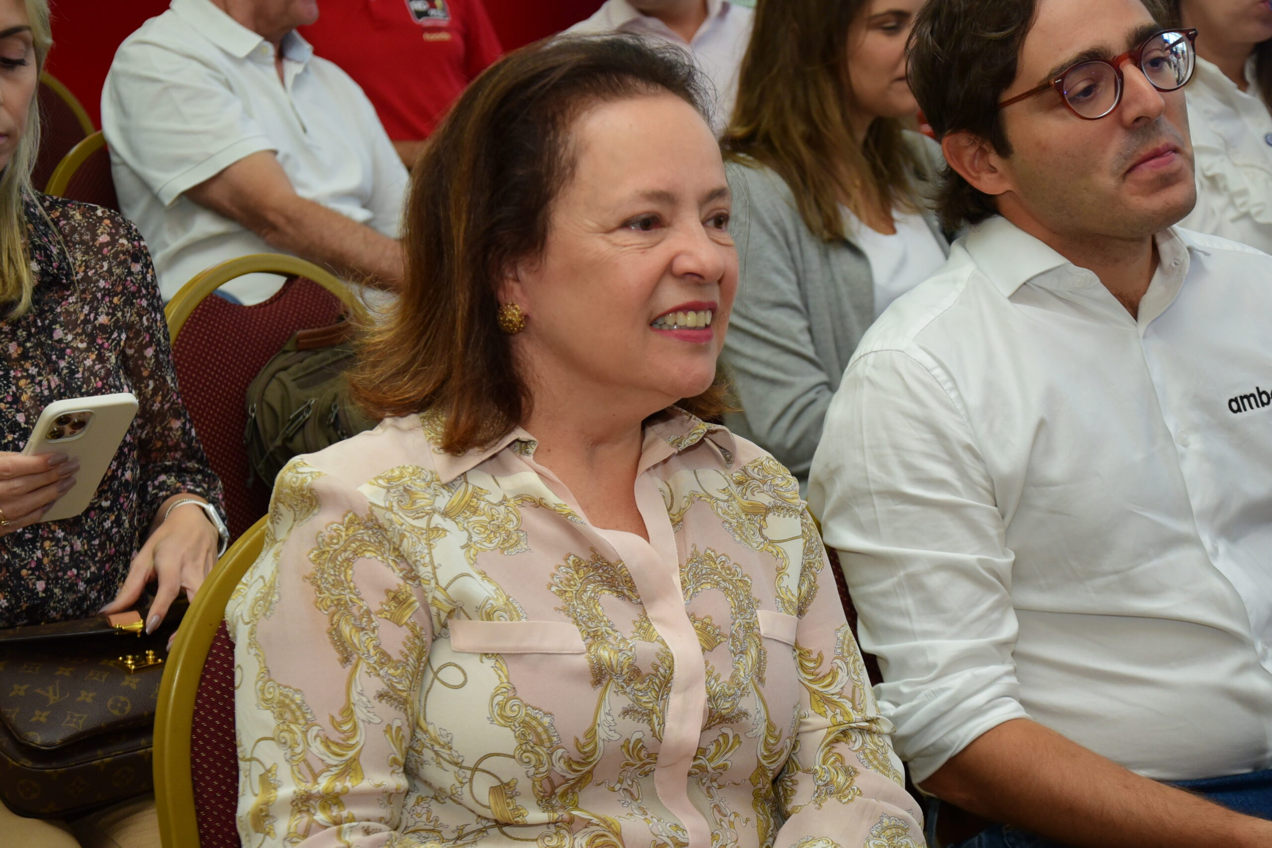 Diretora apoia campanha - O Diário Interativo Online